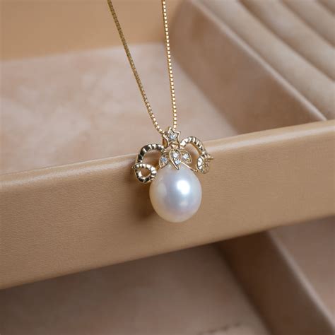 Златна висулка 14K с 5 диаманта зодия ОВЕН - YUNO Pearls