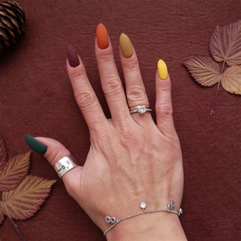 Осенний маникюр | Jewelry, Rings, Fashion