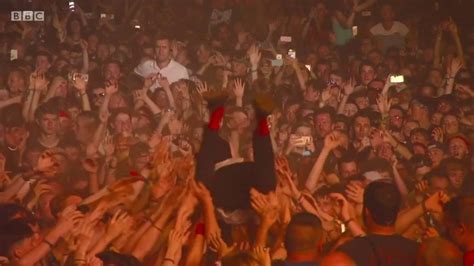 Tyler Joseph Attacked While Crowd-Surfing at Reading and Leeds - YouTube