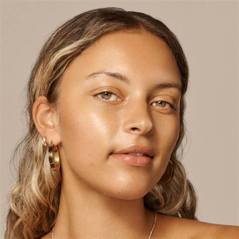 Skin Nova | Illuminating & Dewy Makeup primer 30ml | VIEVE
