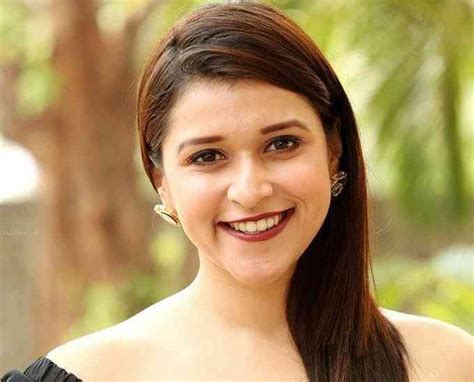 Mannara Chopra Height, Net Worth, Age, Affairs, Bio and More | The Personage | Chopra, Actor bio ...
