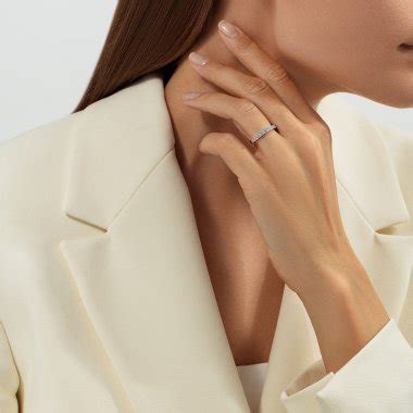 Серебряные украшения — купить ювелирное изделие из серебра недорого в ...