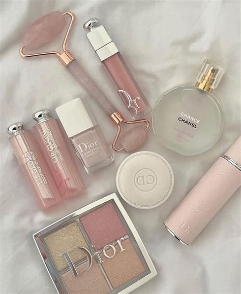 Épinglé par ~ 𝒔𝒊𝒎𝒑𝒍𝒚 𝒎𝒆 ~ sur ~𝐦𝐚𝐤𝐞𝐮𝐩 & 𝐛𝐞𝐚𝐮𝐭𝐲 | Maquillage dior ...