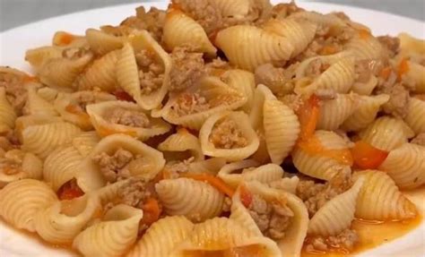 Макароны ракушки с фаршем на сковороде простой рецепт пошаговый
