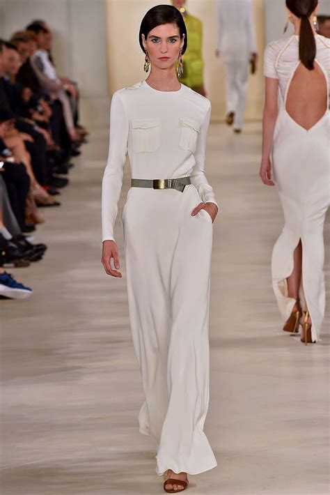 Pin by belkys sanchez on Street!!! | Fashion, Fashion week, White fashion