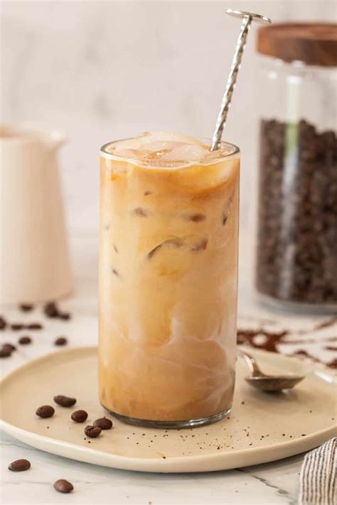 Iced Caramel Macchiato (Starbucks) - Valentina's Corner