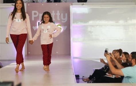 Ginnés Rodríguez y su hija debutan en la pasarela con el lanzamiento de ...