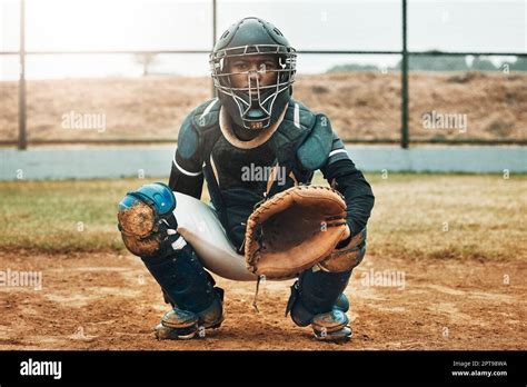Baseball catcher in mask hi-res stock photography and images - Alamy