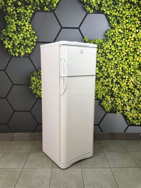 Холодильник б/у Indesit RA32G