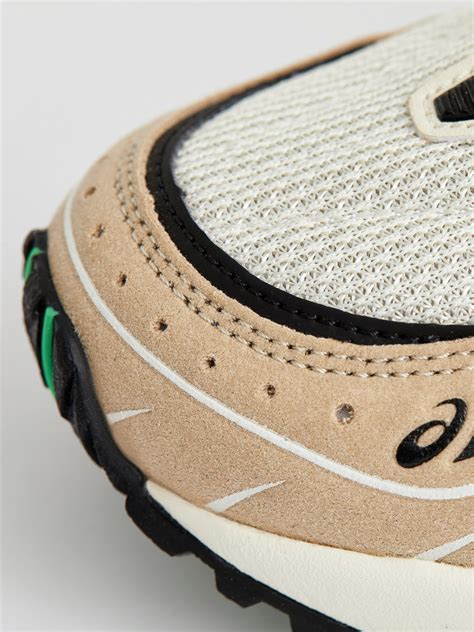Из чего состоят кроссовки ASICS Gel-1090