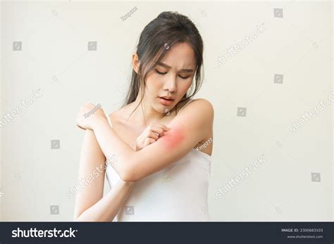 10,273 Girls Itching Images, Stock Photos, 3D objects, & Vectors ...