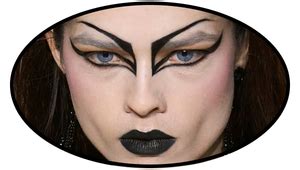 Прозрачные ногти — хит сезона. Вдохновляемся идеями с показов Mugler и ...