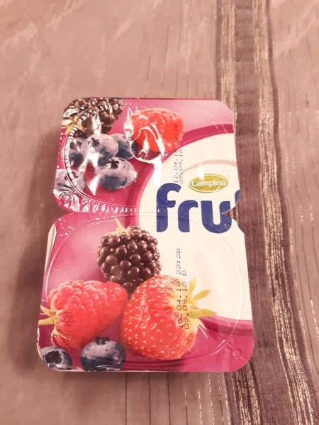 Йогурт Campina Fruttis пастеризованный с наполнителем "Лесные ягоды" 8% ...
