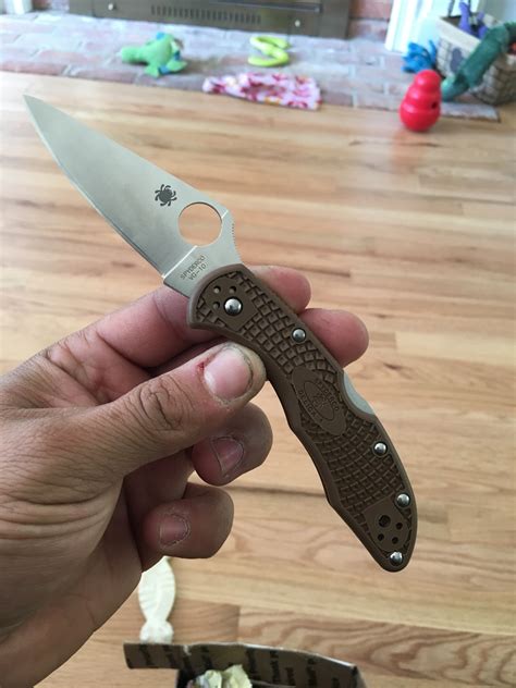 The Traveling Spyderco Delica. . . | BladeForums.com