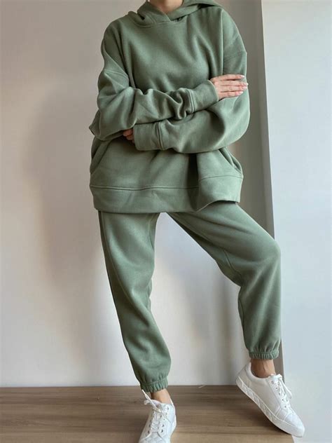Костюм на флисе этой осенью🍁 | Tracksuit women, Long sleeve outfits ...