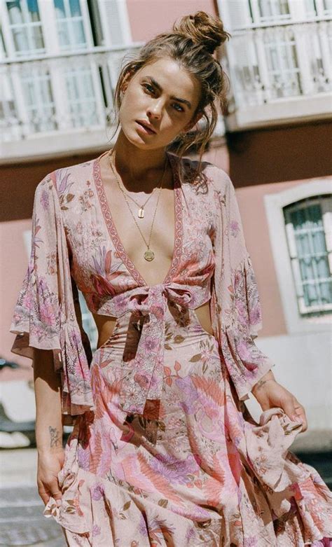 Красивая фото-галерея прекрасных женщин | Bohemian fashion brands, Boho ...