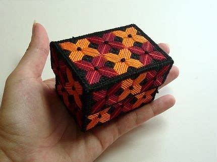 Шкатулка из пластиковой канвы Миниатюрная шкатулка сделана из ...