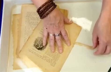 Видео: Как профессионально восстанавливают 100-летние книги