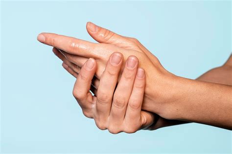 Дрожат руки: почему и что делать? - Доктор Позвонков