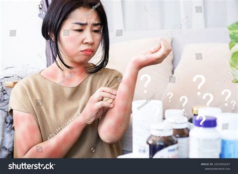 23,820 Supplements Asian Images, Stock Photos & Vectors | Shutterstock