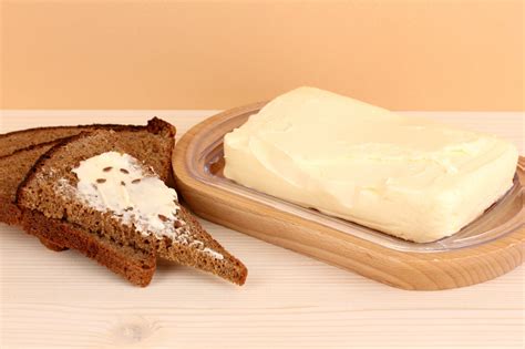 Калорийность хлеба с маслом — сколько калорий в бутербродах при разном ...