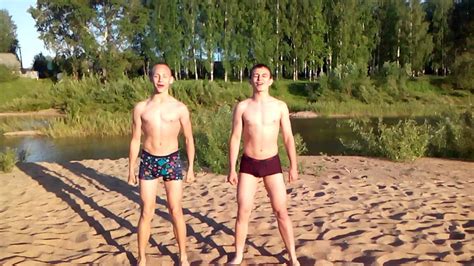 Парни зажигают на речки - YouTube