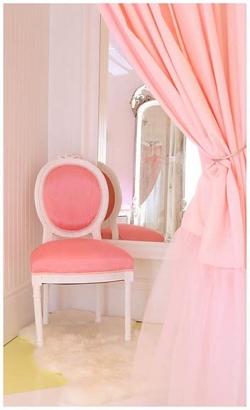 lingerie boutique dressing room