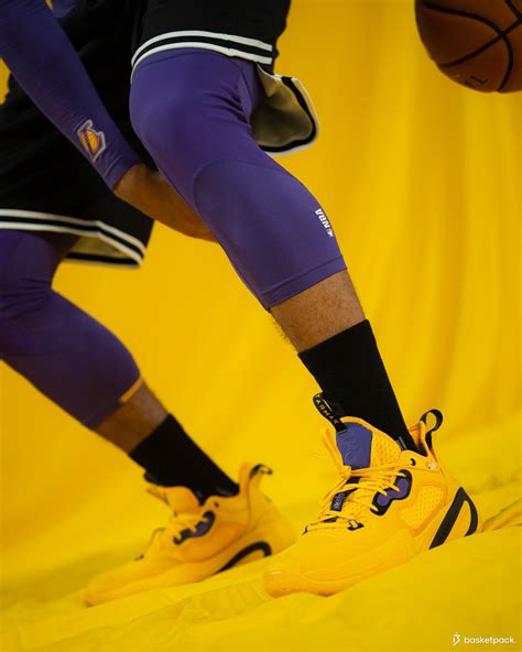 Shooting de la Tarmak SE900 Lakers édition limitée