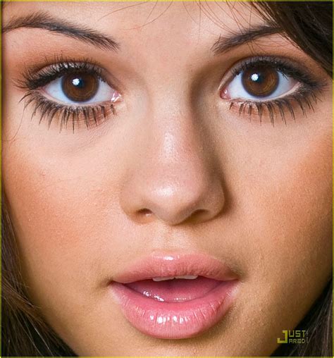 Selena Gomez Face Close Up
