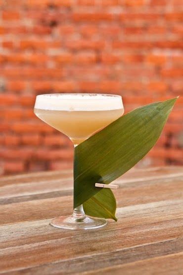 Ресторан "Гороховое поле" Коктейль Банановый Дайкири | Martini glass ...