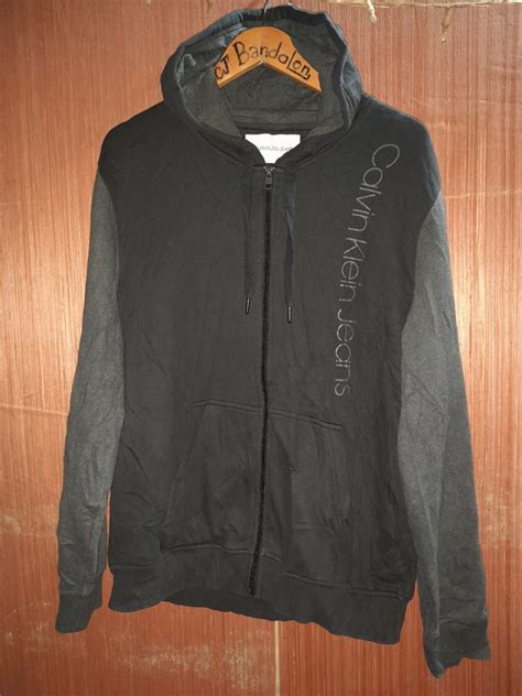 Calvin clien, Men's Fashion, Activewear on Carousell