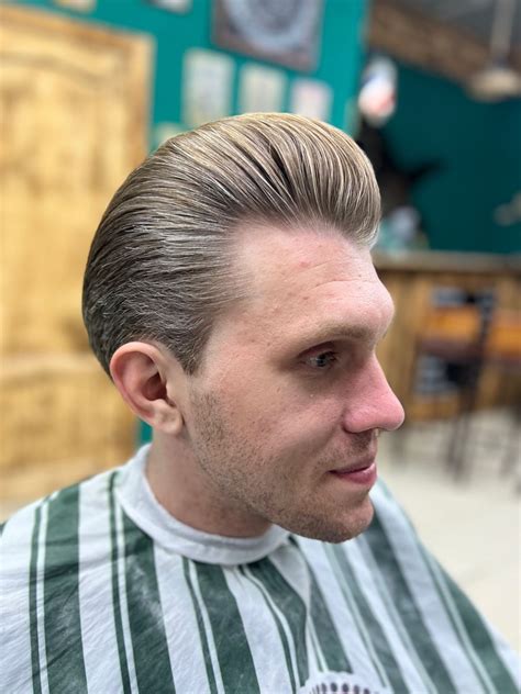 Pompadour classic hair cut | Мужские стрижки, Стрижка