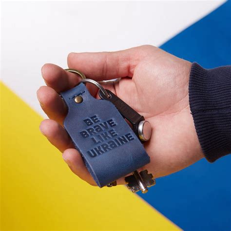 Шкіряний брелок «Кей» Key з патріотичним тисненням – incarne.ua