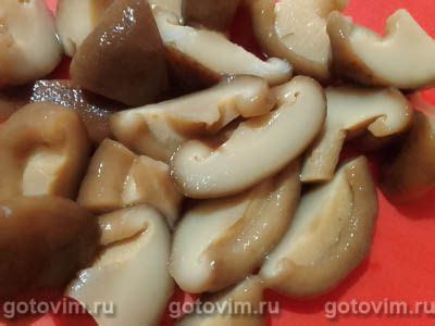 Салат из маринованных груздей с картофелем и луком-шалотом. Рецепт с фото