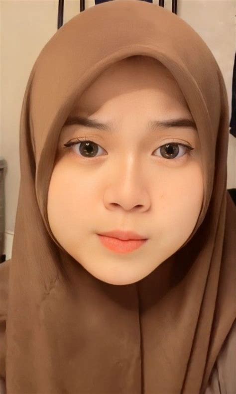 Pin by Ubay Ubay on Simpan Cepat | Hijab teen, Beautiful hijab, Outfit ideas hijab