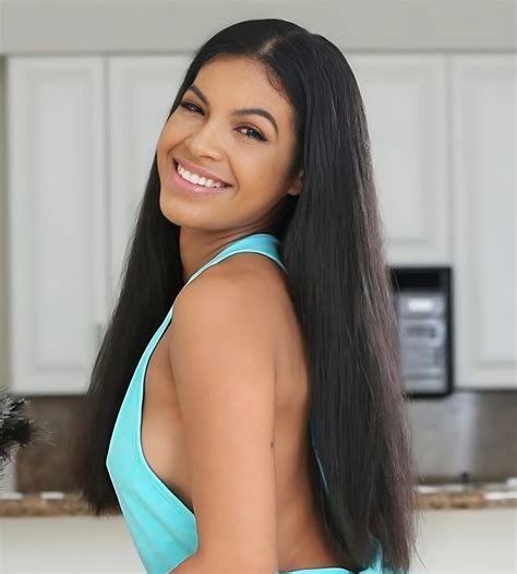 Maya Farrell (Actress) Wiki, Age, Biography, Net Worth, Boyfriend, Ethnicity and More