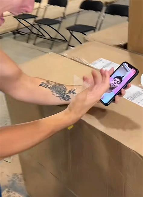Is this pro or pro max size? : r/iphone