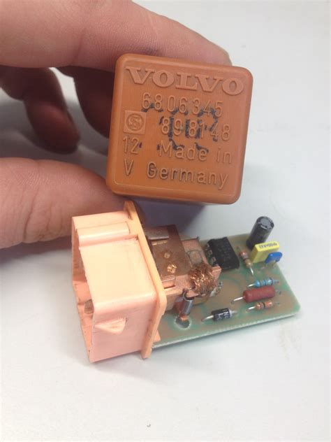 Реле 68 06 345 электрического стеклоподъемника — Volvo 850, 2,3 л, 1996 ...