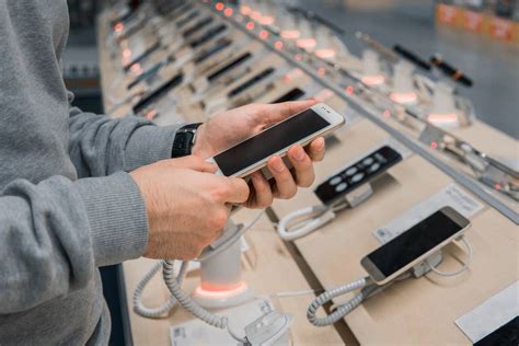 Почему не стоит приобретать смартфоны с витрины? / Смартфоны и ...