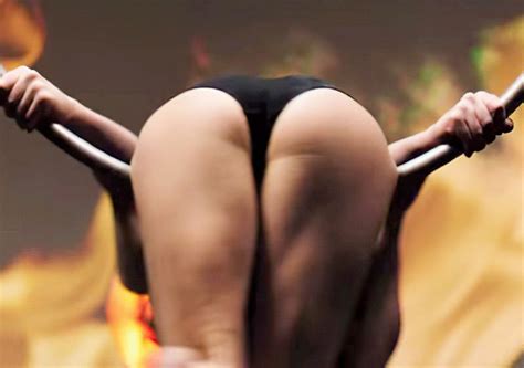 Sofie Dossi Shows Off Her Ass & Tits (36 Photos + Videos) | #TheFappening