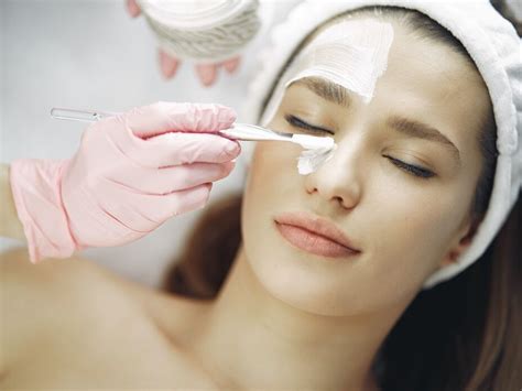 Aqua Peeling: Das kann das Peeling ohne Körnchen