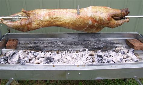 Outdoor cooking with charcoal: How to spit roast a lamb