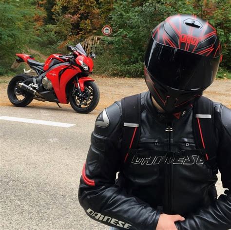 Pin by wilbert on obsesíon | Sportbikes, Motorcycle helmets, Motorcycle