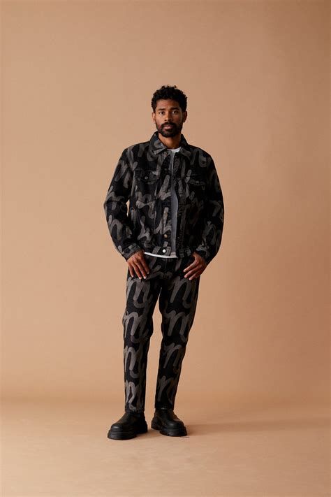 Ready to Wear – Mifland : A Design Company