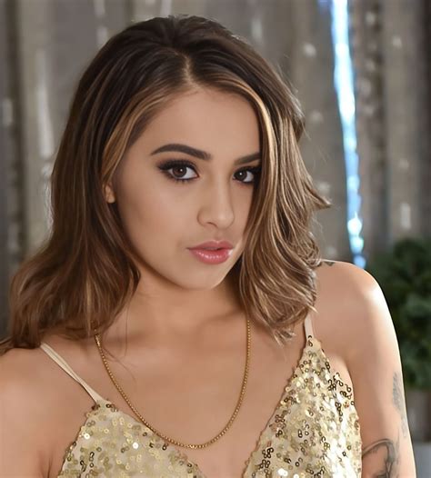 Sofie Reyez (Actress) Age, Wiki, Net Worth, Photos, Family, Biography and More