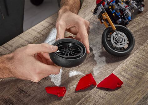 Neue LEGO Ducati Panigale V4 R