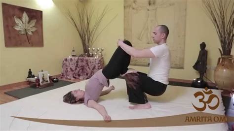 THAI YOGA MASSAGE - MASSAGGIO THAILANDESE - YouTube