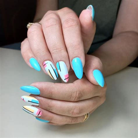 Маникюр ногти голубой белый геометрия цветной миндаль длинные | Nails