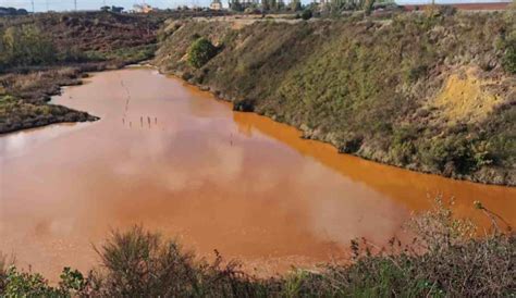 Perché esiste un lago rosso (e uno bianco vicino) a due passi da Roma ...