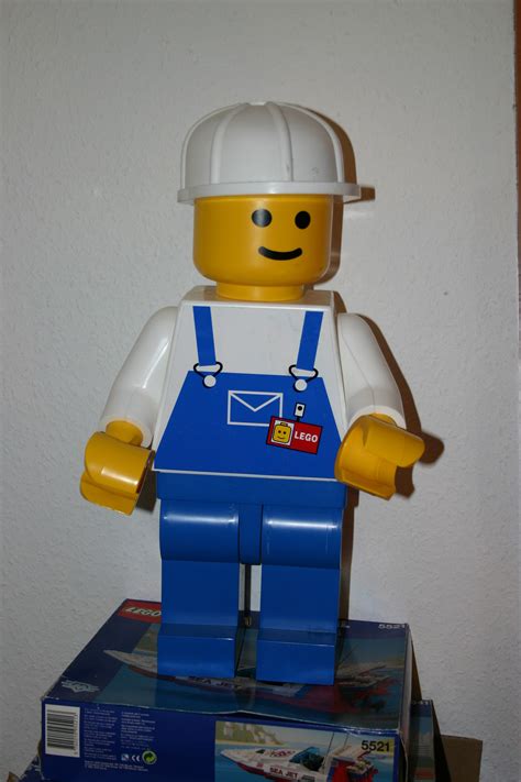 Brickshelf Gallery - legomann.jpg